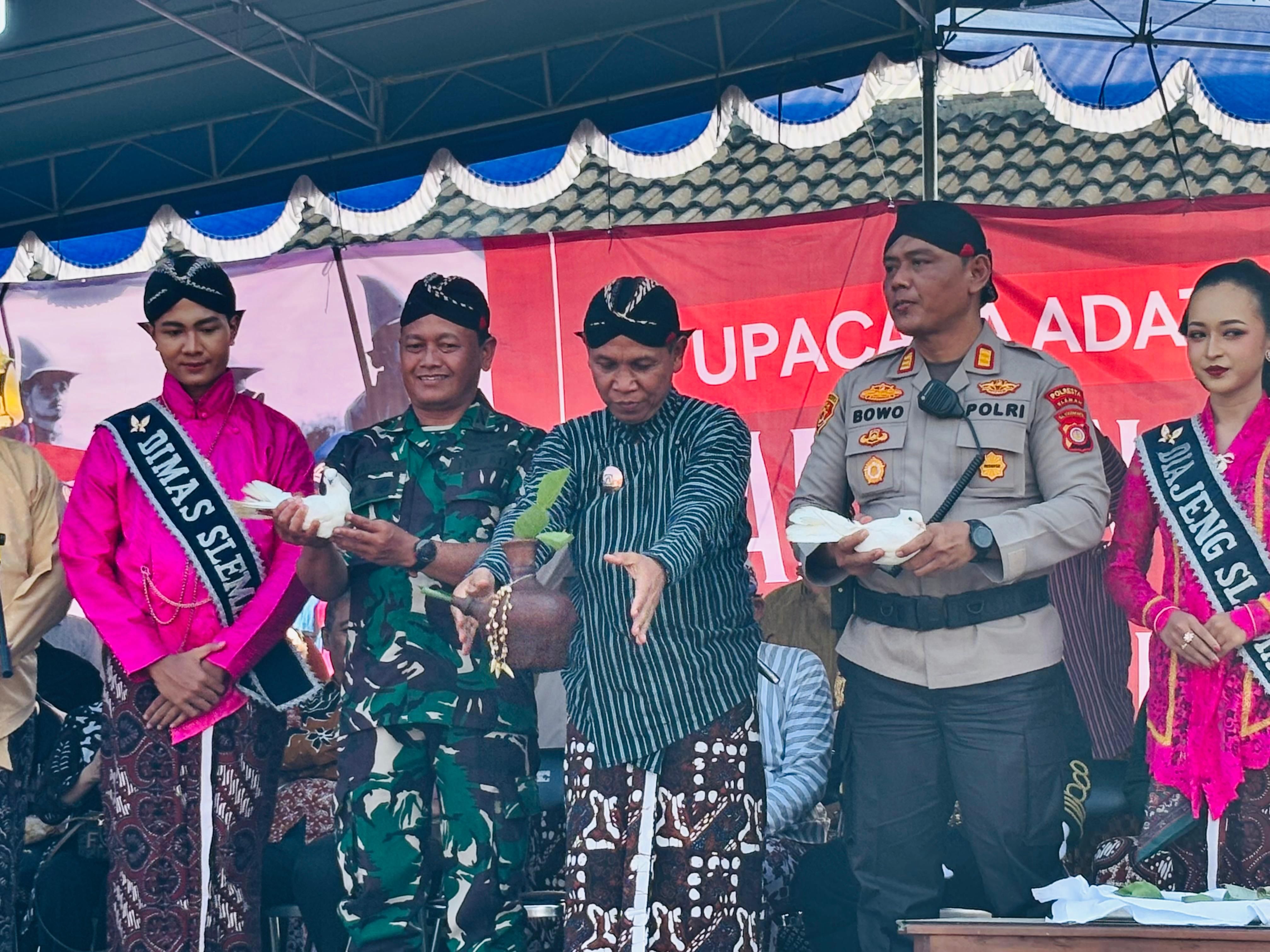 Saparan Bekakak 2025 Procession Draws Thousands - RRI.co.id