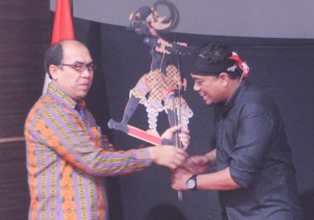 HWN : RRI Jember Dan Padhatajem Gelar Wayang Sandosa - RRI.co.id