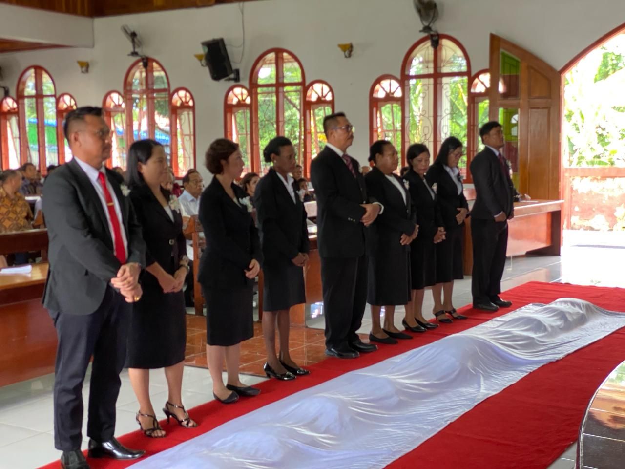 Ketua Umum GKII Lantik Pengurus GKII Bethesda Nabire - RRI.co.id