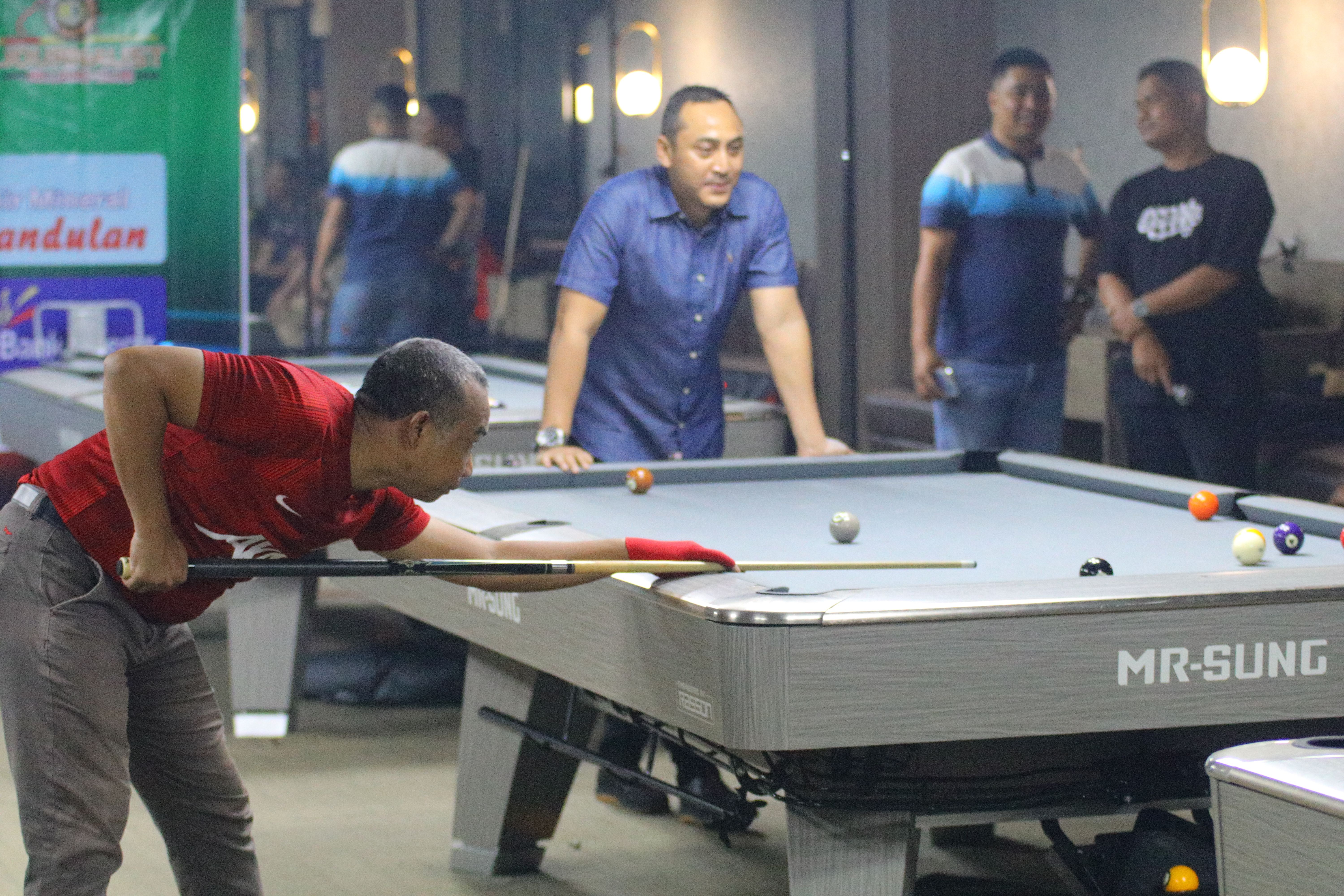 Hermansyah Bakri Juara Biliar Antarmedia Bola 9 se-Jateng - RRI.co.id