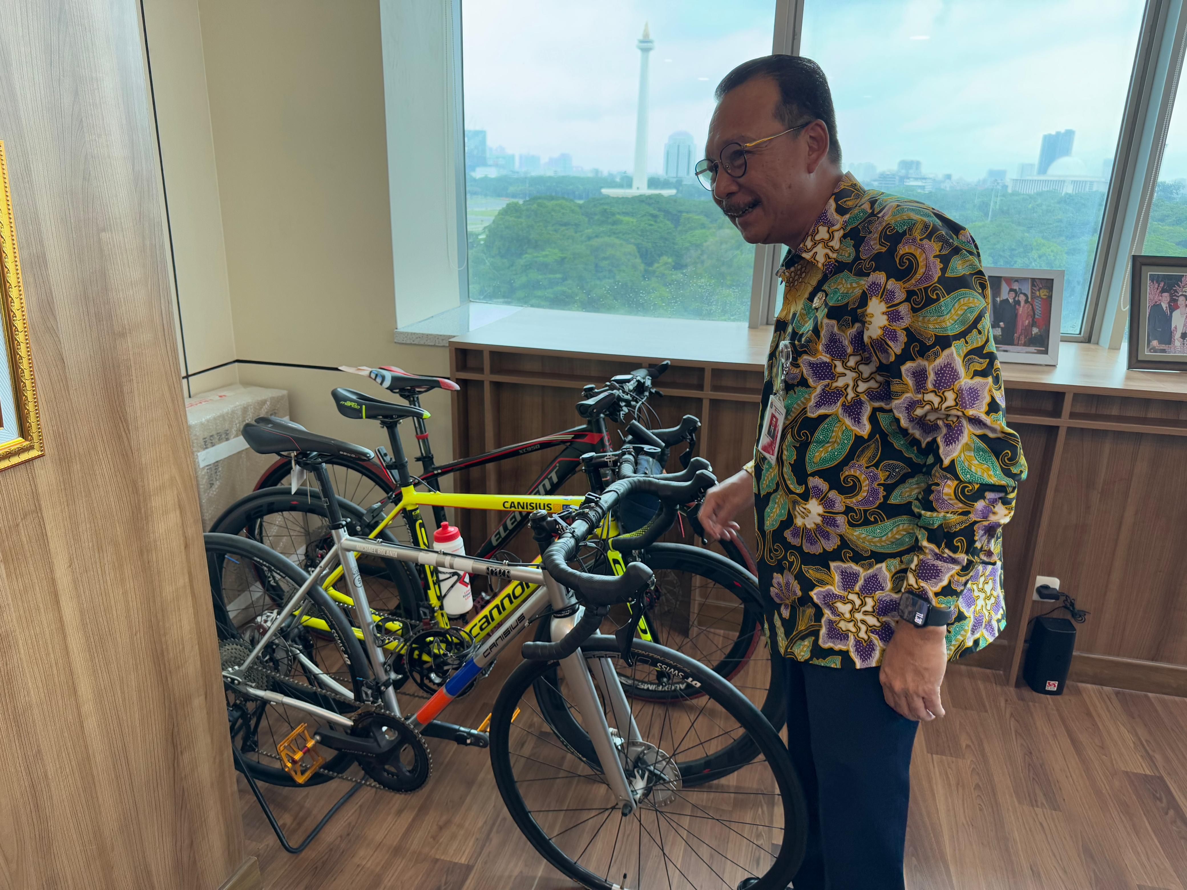 Mengenal Michael Rolandi, Pejabat DKI yang Hobi Sepeda Subuh - RRI.co.id